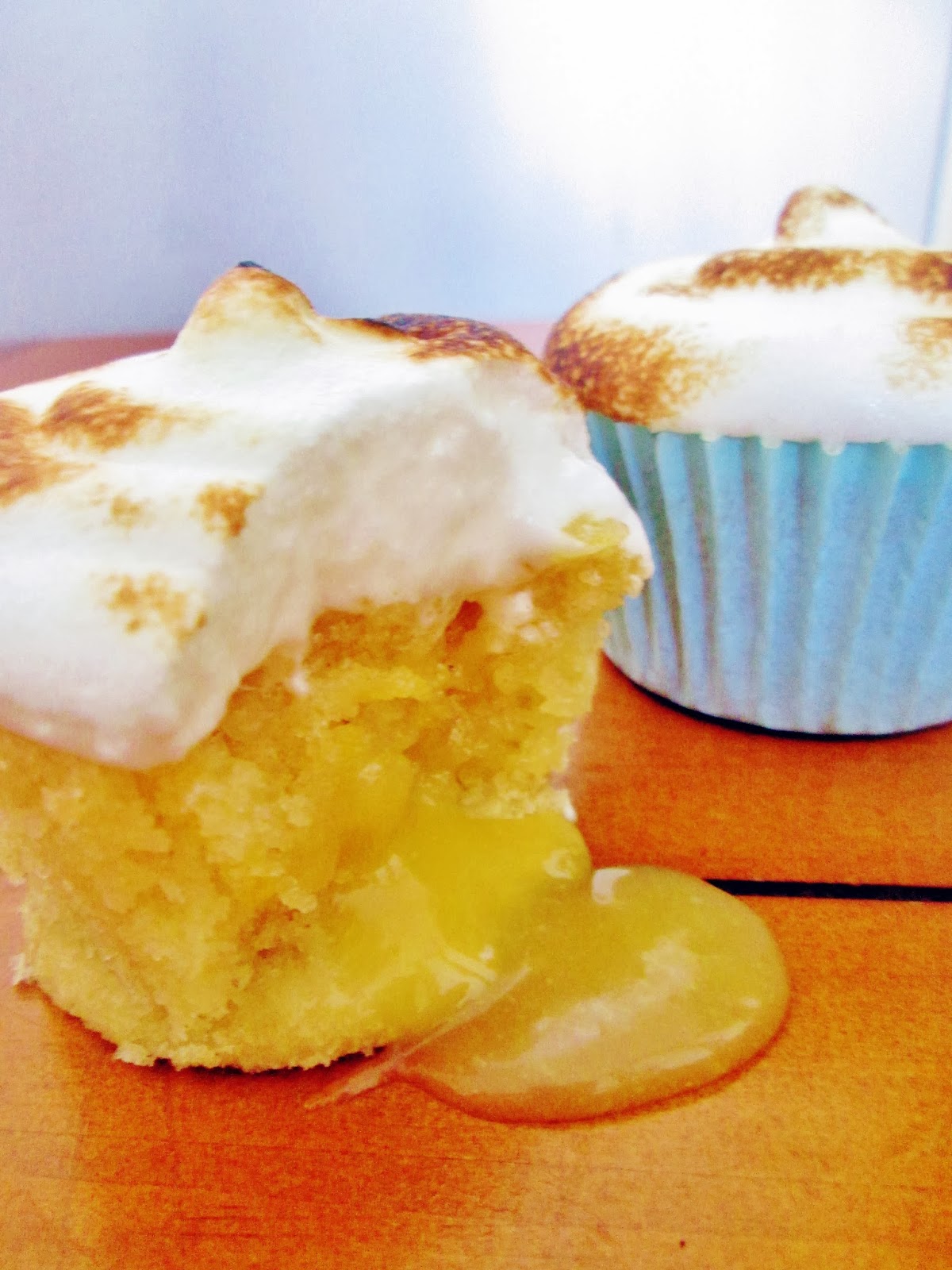 THE MESSY KITCHEN: Lemon meringue pie cupcakes