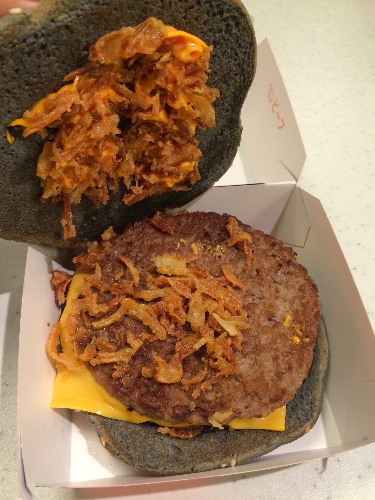 Squid Ink Burger From McDonald's / マクドナルドのイカスミバーガー ~ I'm Made of Sugar ...