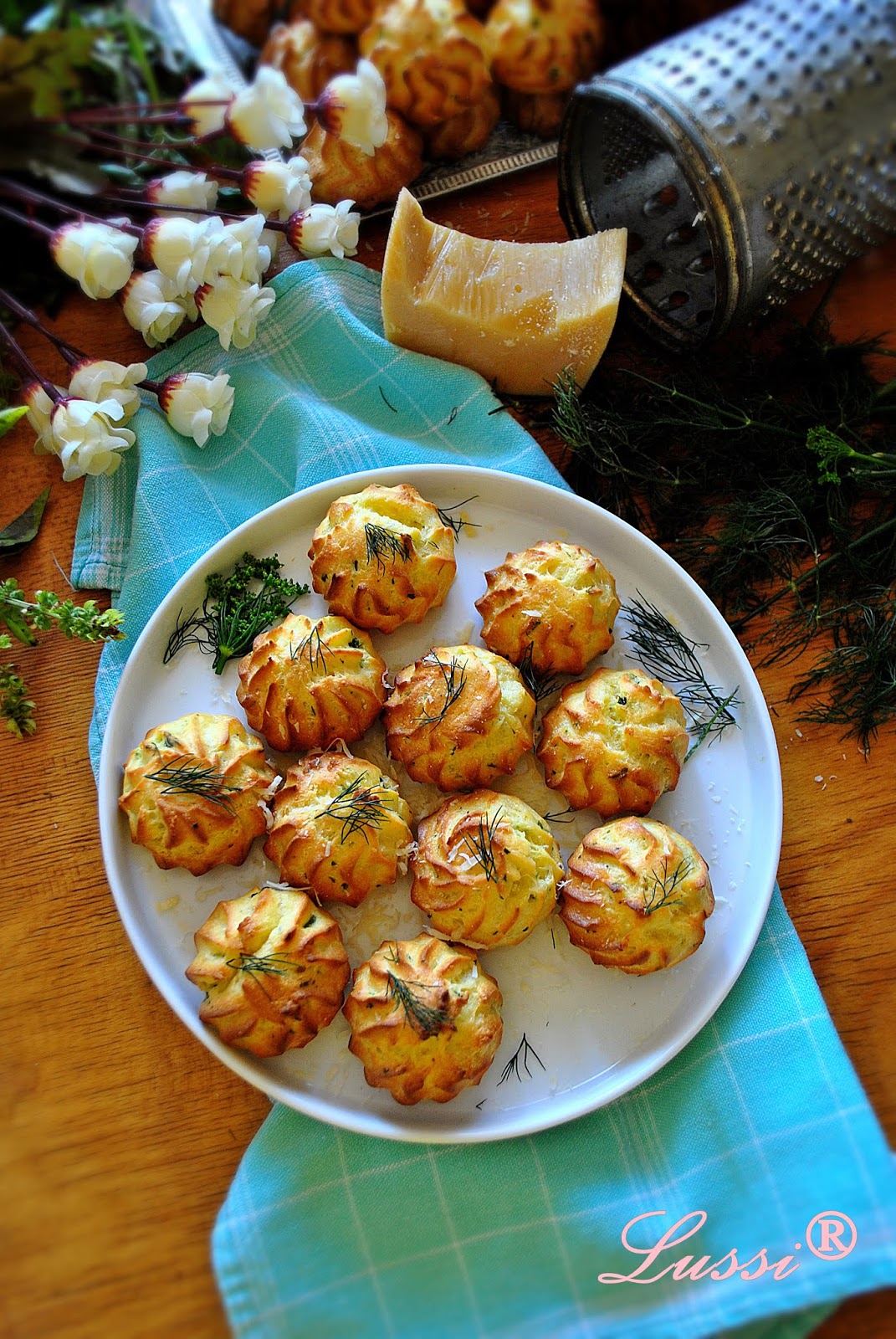 Lussi`s World of Artcraft: Солени еклерчета - идеалното предястие ...