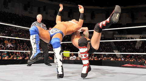 WWE In live!!!!: CM PUNK vs THE MIZ