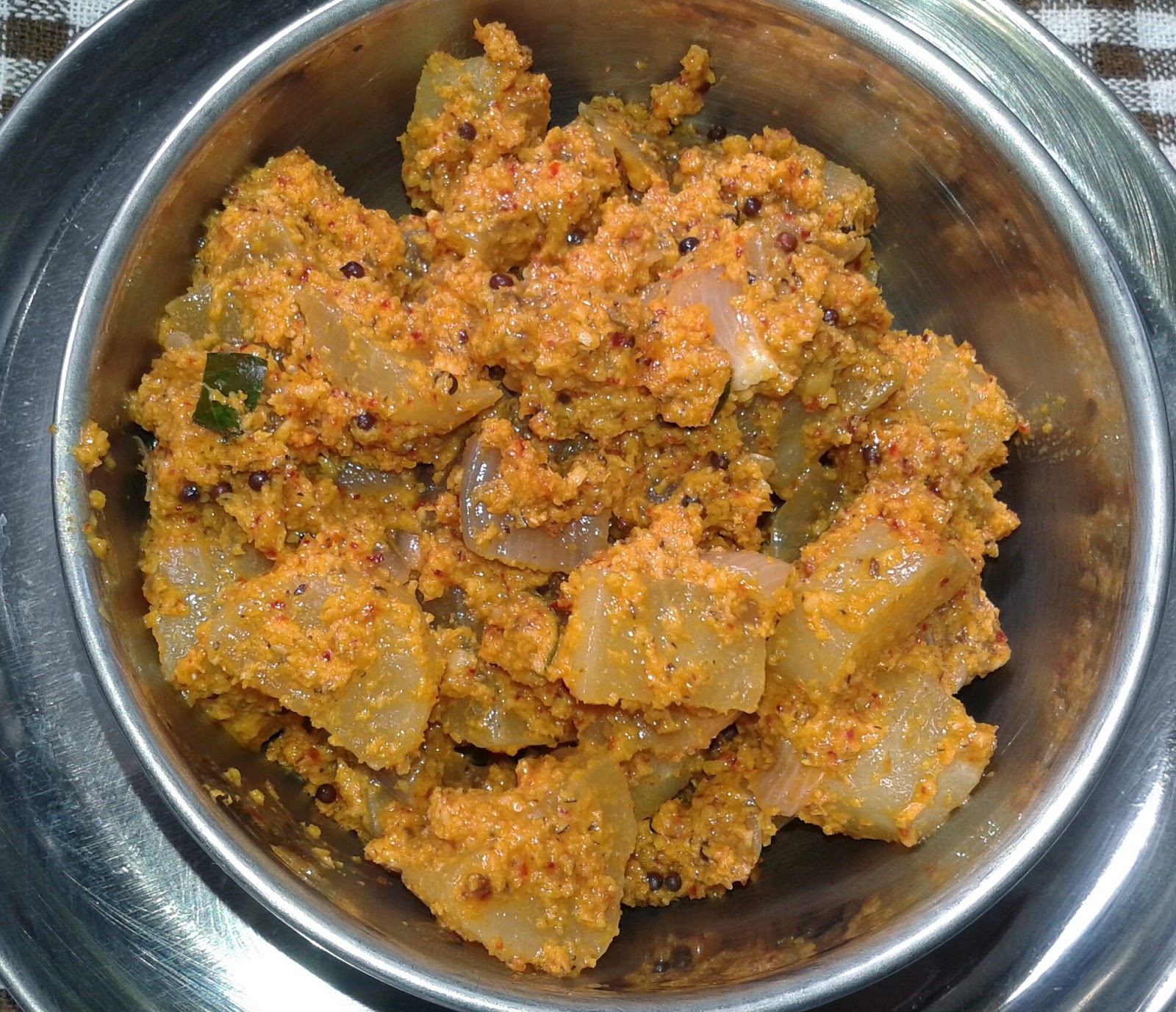 Madhavi 's cooking: Mulangi Sukhe ( Radish in coconut based curry)