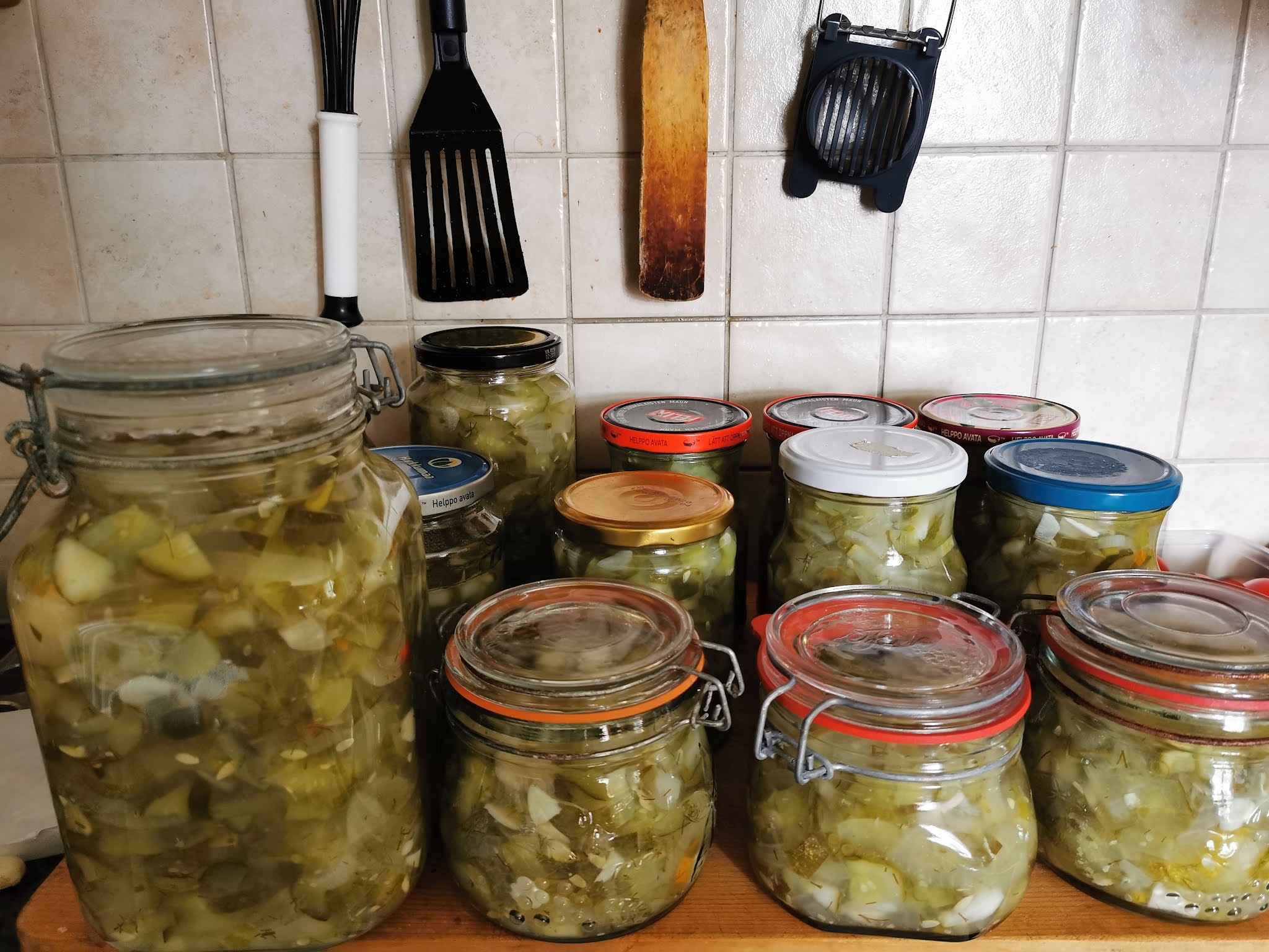 Lassin kurkkusalaatti avomaankurkuista