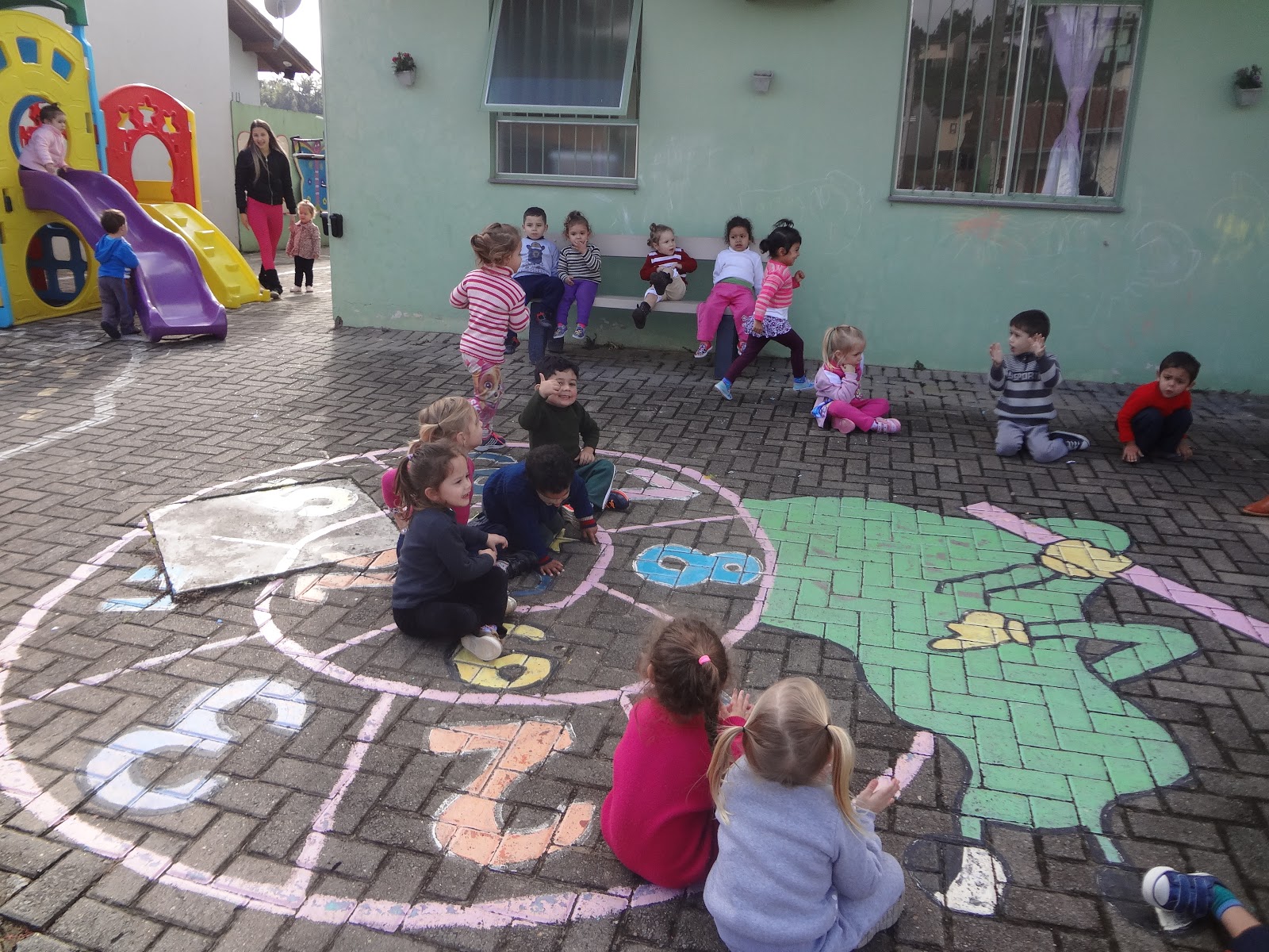 EMEI Sempre Viva: Semana do Brincar! Brincadeira do Ovo-Choco na turma ...