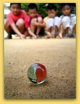 BESTNYA KANAK2 DULU PUNYA PERMAINAN... =p