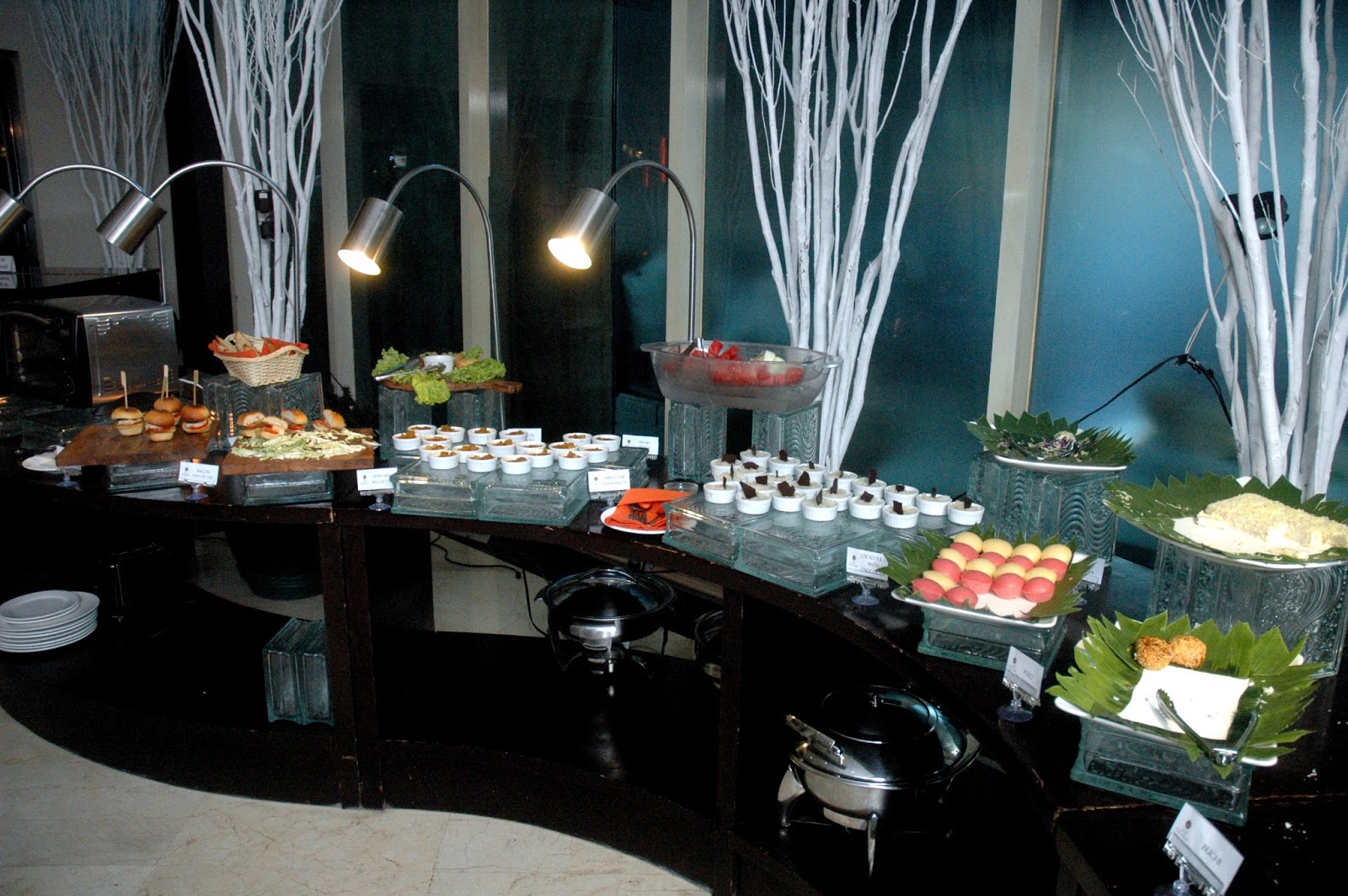 DUDE FOR FOOD: Time for Mami at Hotel Rembrandt's Merienda Buffet