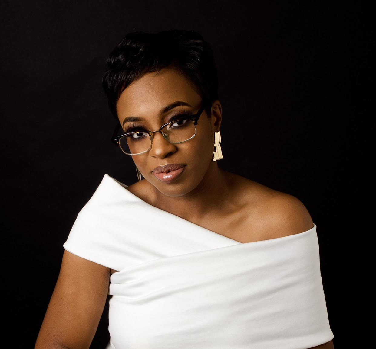 Jennifer Lewin Returns To #MusicLov3rz Magazine November