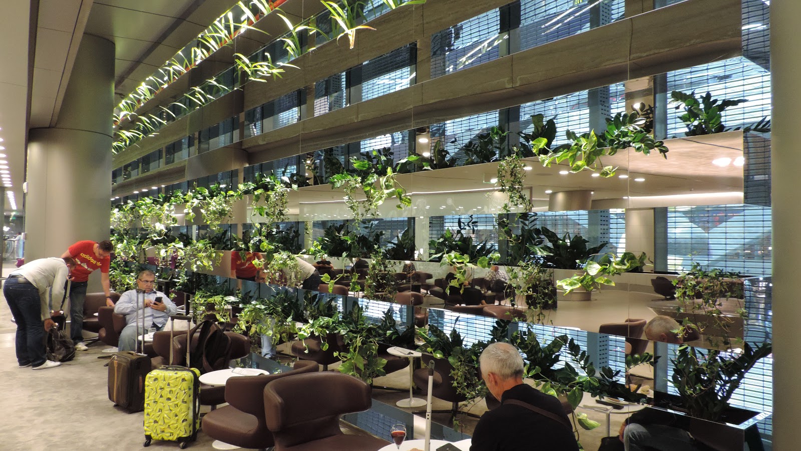 Review: Qatar Airways Gold Lounge South, Hamad International Airport (DOH)