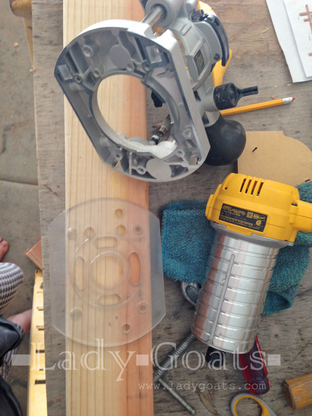 Lady Goats: Tips & Tricks: Router Jig for Circles
