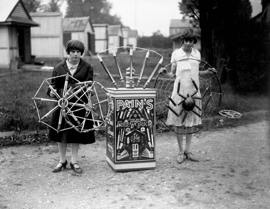 Pictures of Female Workers at Pain’s Fireworks Factory From the 1920s ...