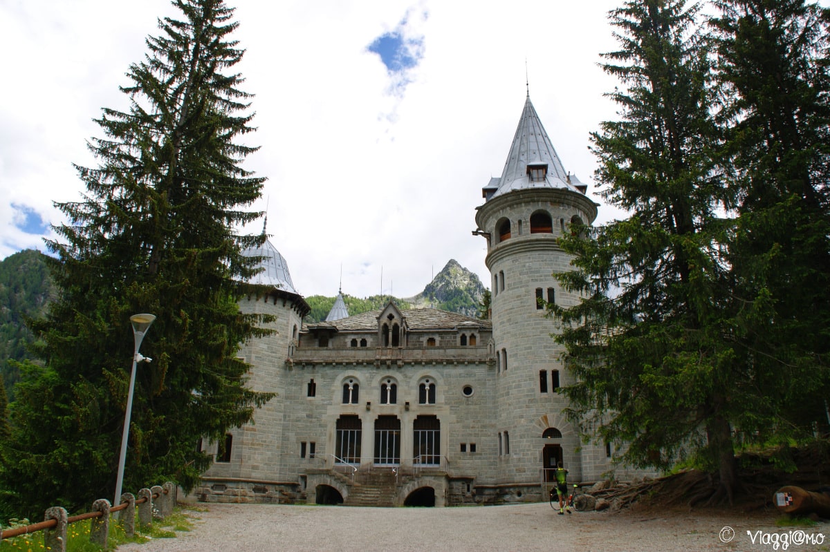 Visitare Castel Savoia e il borgo di Gressoney Saint Jean - ViaggiamoHG