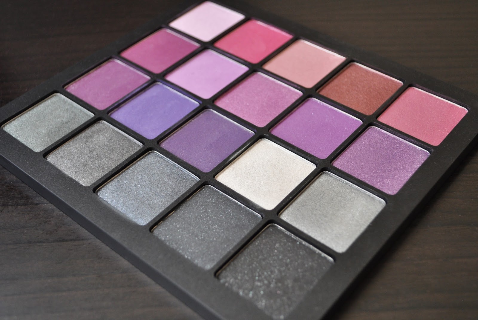 The Palettes Keep-A-Rollin'...Inglot Freedom System 20 Eyeshadow ...