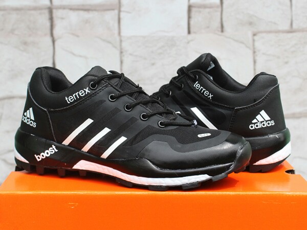 jual sepatu adidas casual original terbaru online untuk pria dan wanita