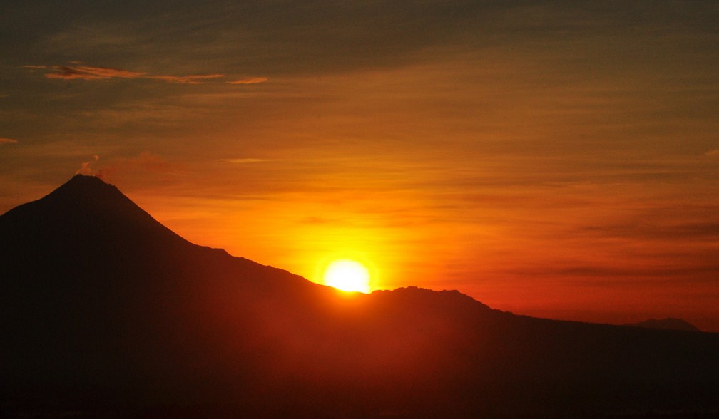 PAKET TOUR SUNRISE MERAPI LAVA TOUR YOGYAKARTA REGULER - Paket Tour Qtiket