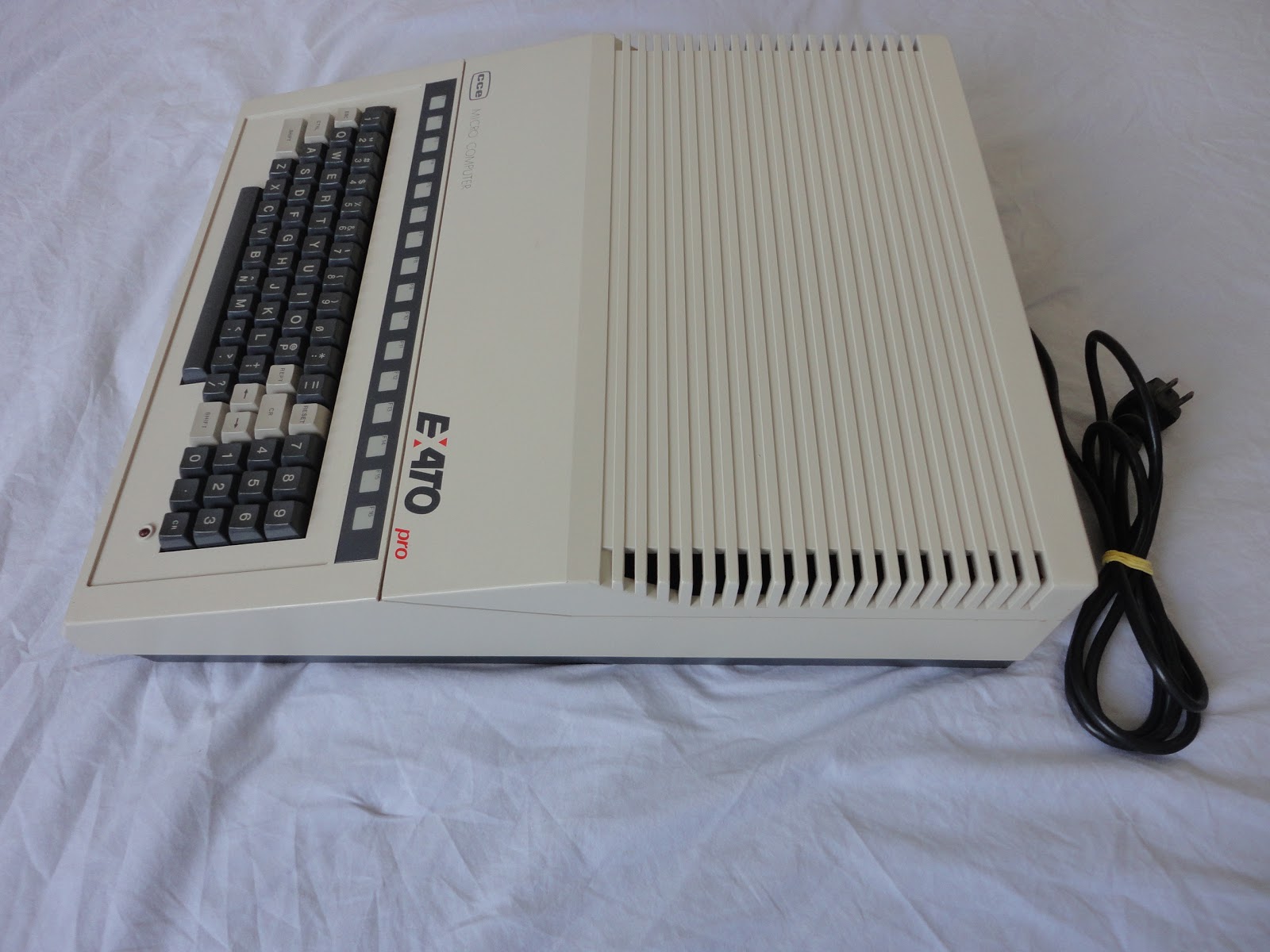 Mania de Colecionar: Computador CCE Exato Pro - Apple II Clone