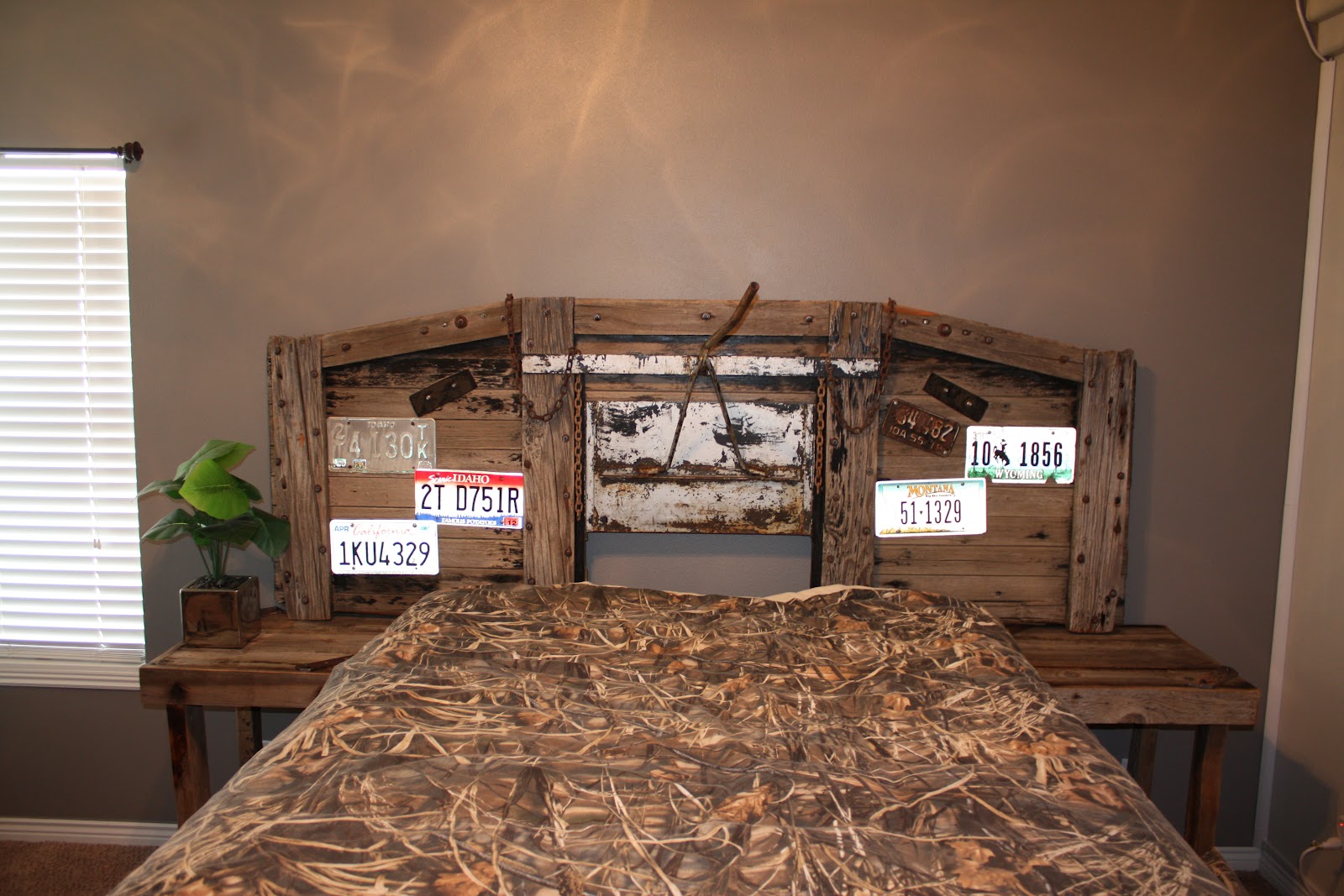 Reclaimed Rustics: Rustic Tailgate Headboard