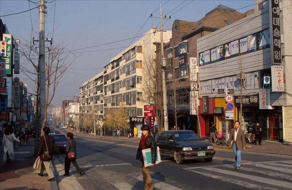 50 Candid Photographs That Capture Street Scenes of South Korea From ...