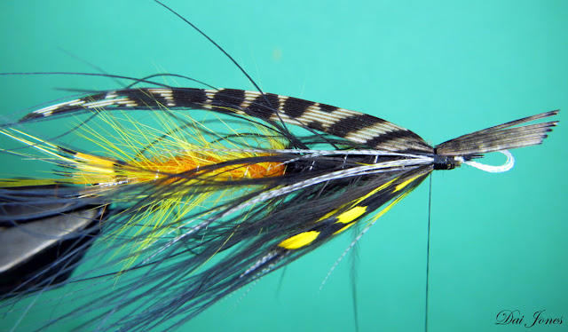 Flies step by step: The Akroyd, Step by step.