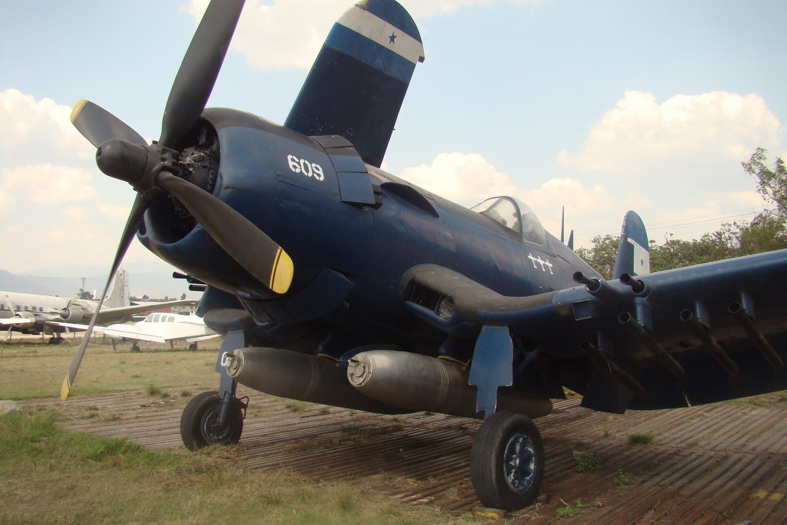 Museo del Aire: Vought F4U–5N CORSARIO FAH–609