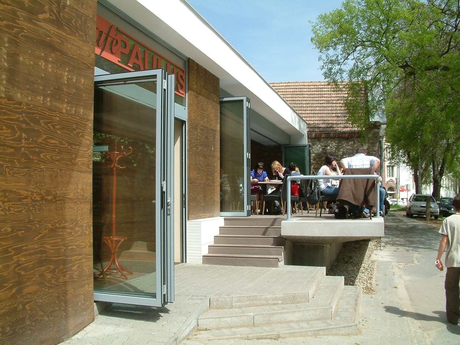 MÁSFÉL ÉPÍTÉSZ STÚDIÓ: PAULUS CAFE - PÉCS