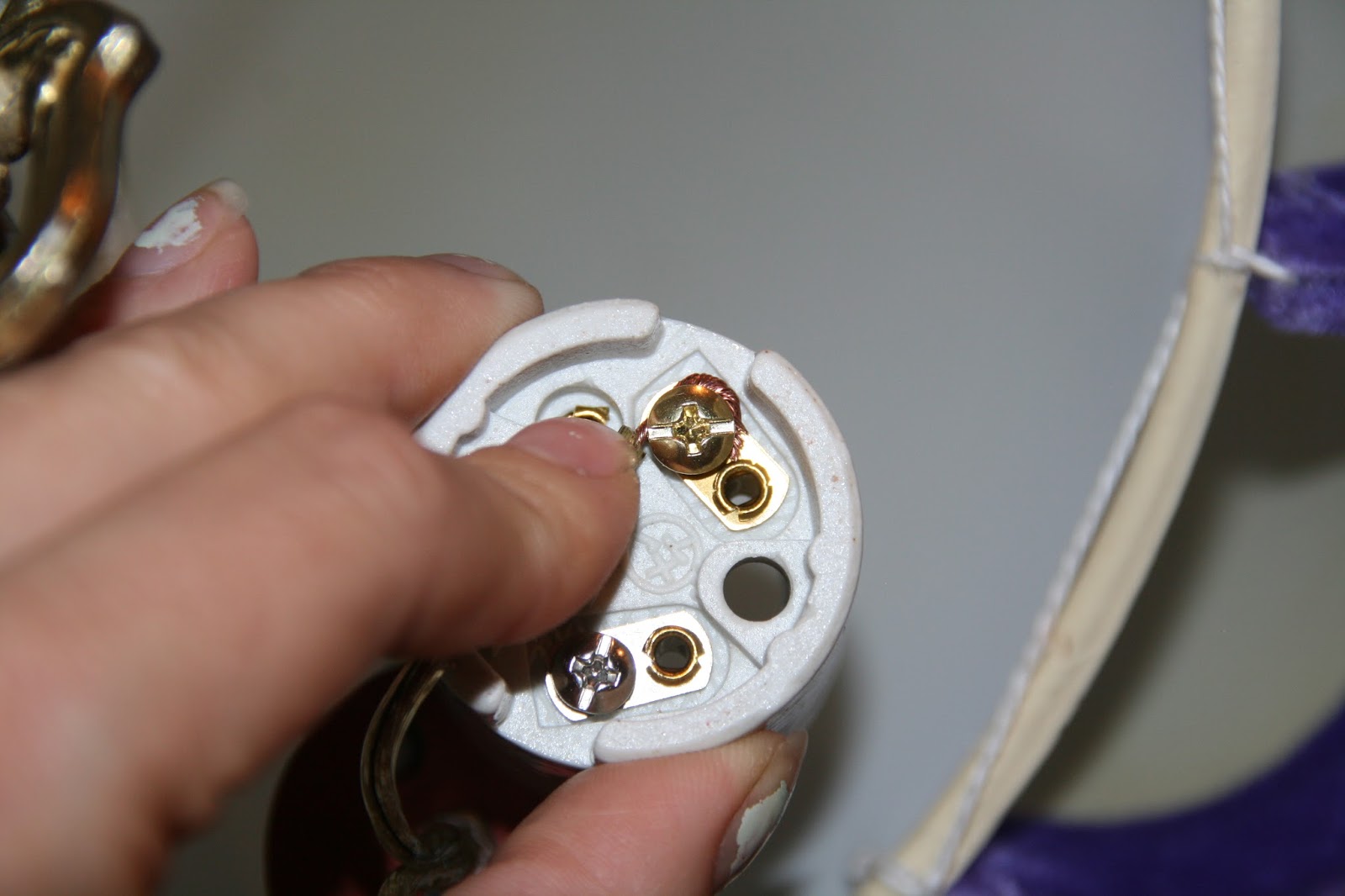 retropolitan: Words of Wisdom Wednesday...how to replace a light socket.