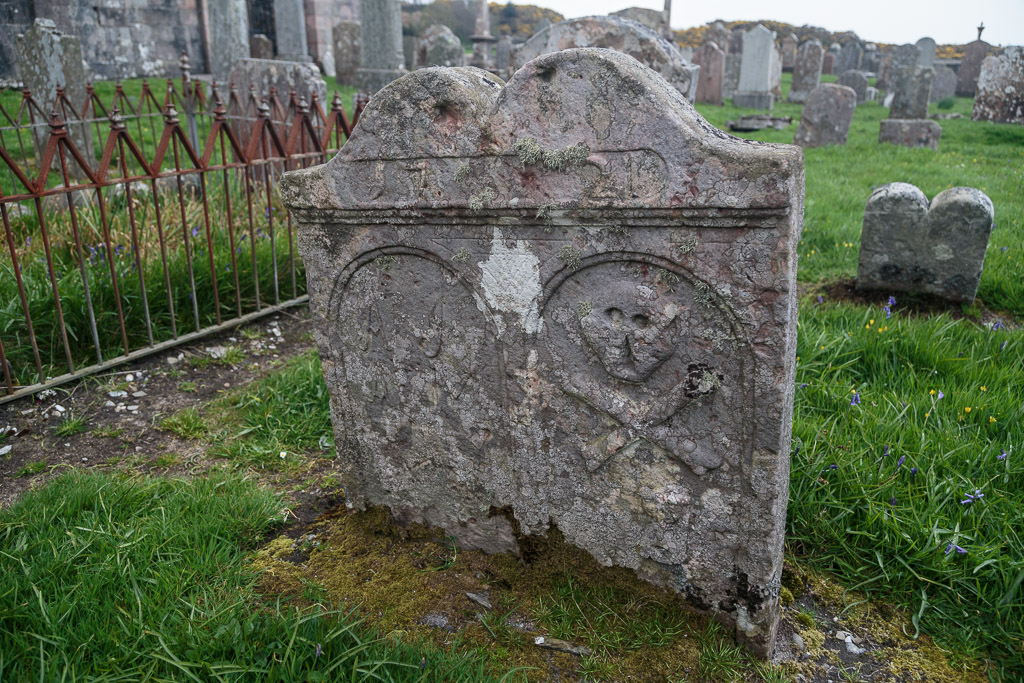 Sea kayaking with seakayakphoto.com: Je suis prest in Skipness Chapel ...