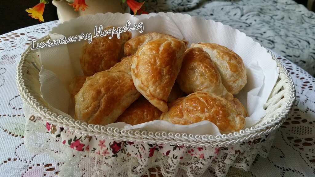 Luvswesavory: Baked Mini Chicken Curry Puffs