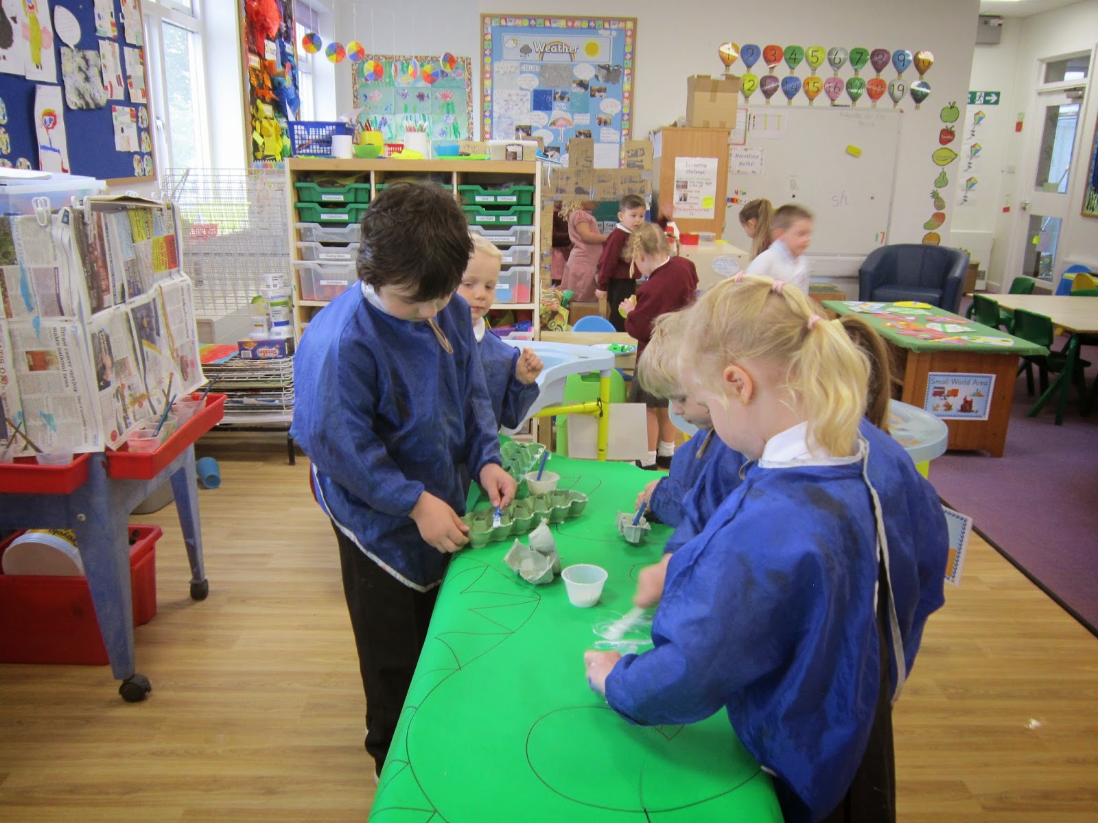 Great Gaddesden School: Nursery/Reception: Dragon making!