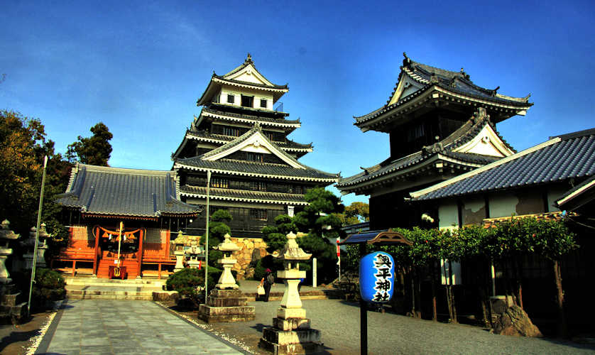 More glimpses of unfamiliar Japan: Nakatsu Castle