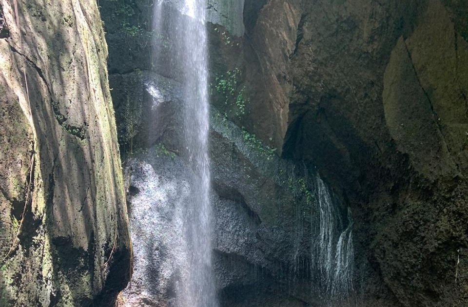 隠れ家の滝、Pengempu Waterfall - カリスマバリツアー【プライベートカーチャーター＆ツアー in バリ島】