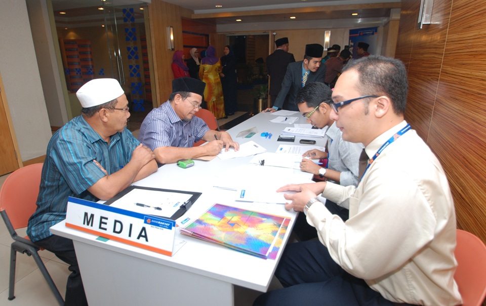 Masjid Taman Cheras Jaya: SUMBANGAN VAN JENAZAH OLEH BANK RAKYAT