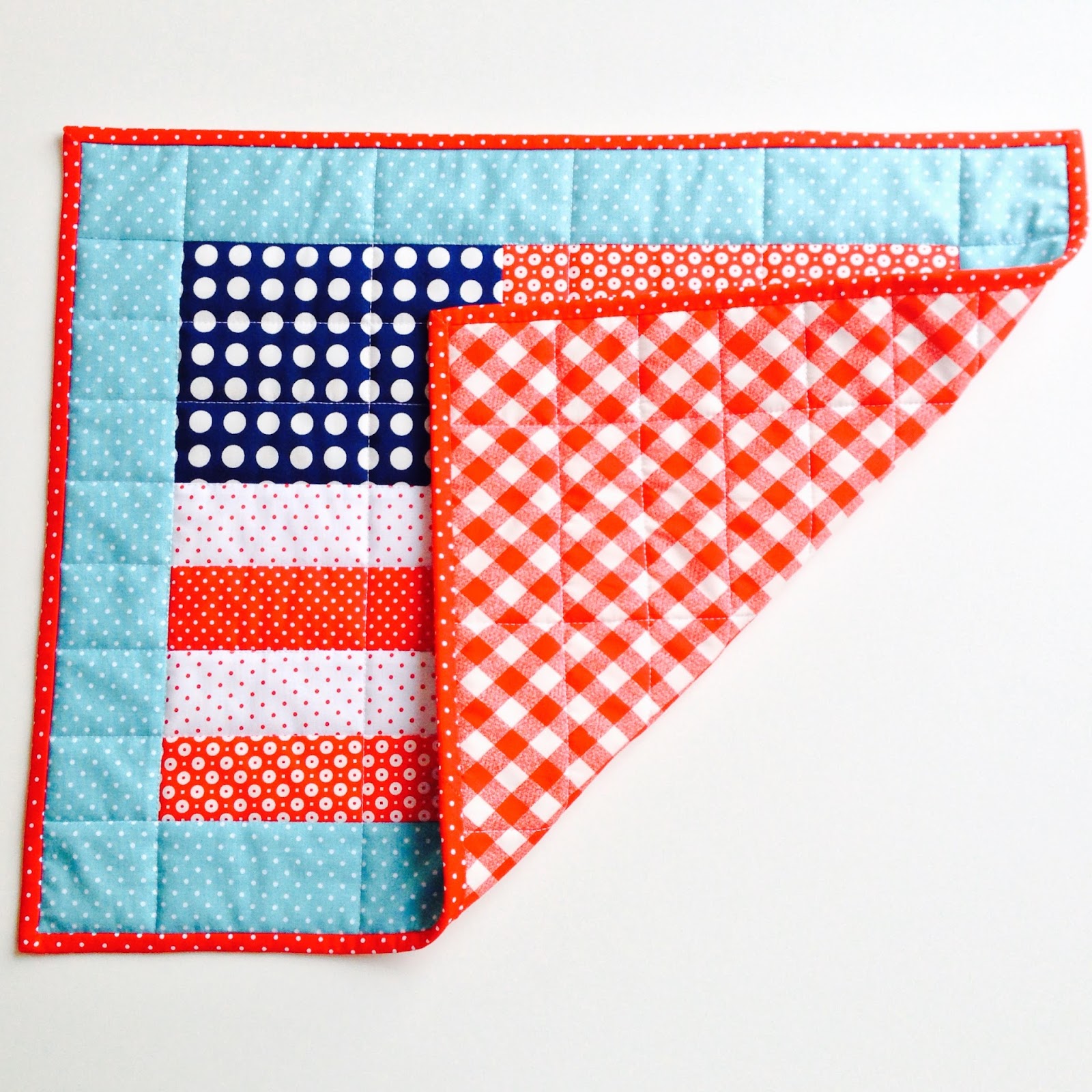 .: Patriotic Sewing - American Flag Mini Quilt