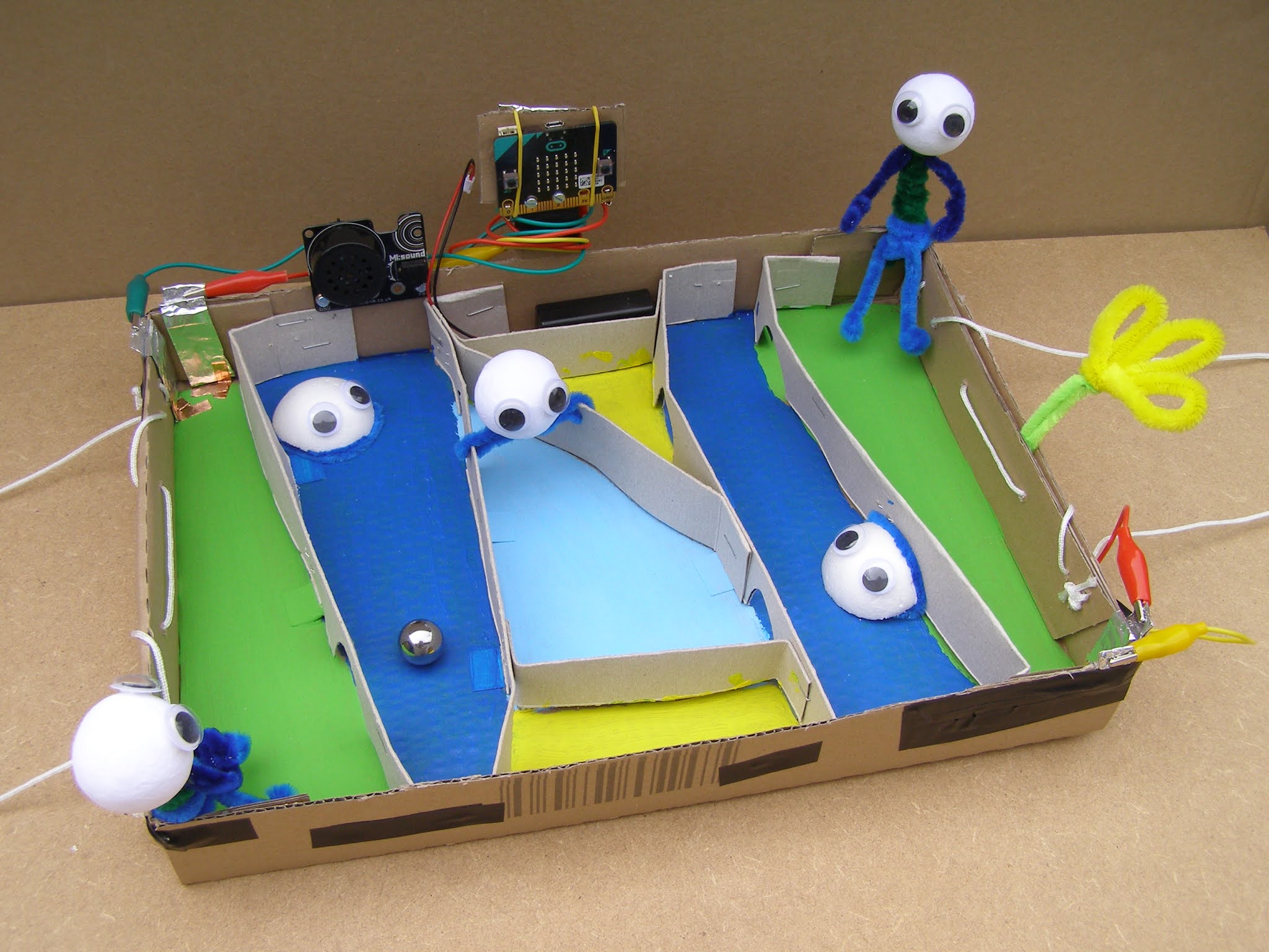 Tinker Club Nootdorp: Two player maze game for the micro:bit