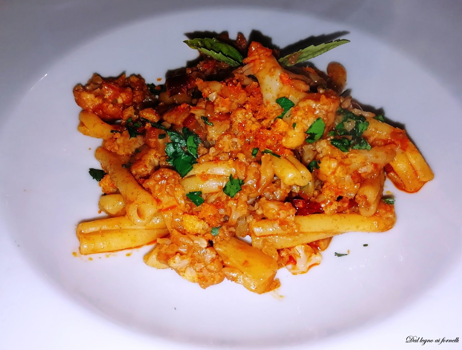 Caserecce con broccoli bianchi alla paprica dolce e pancetta.