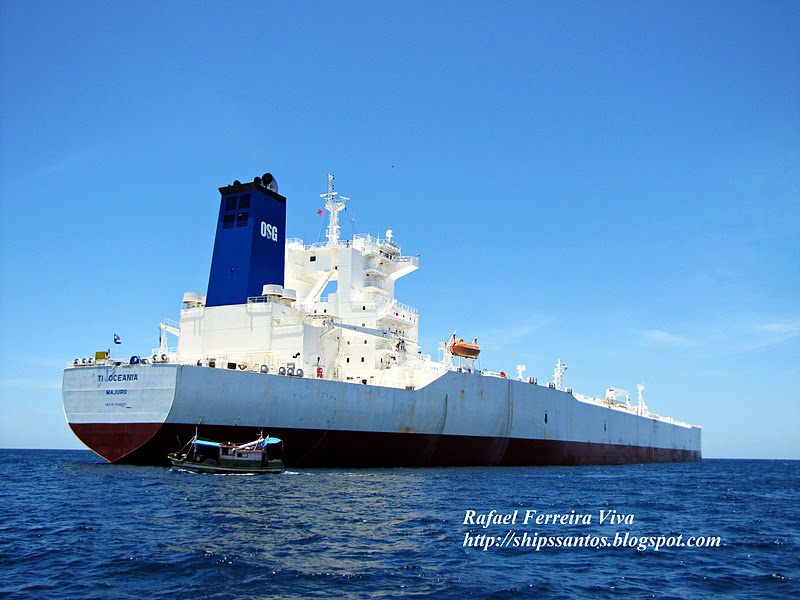 Navios em Santos: Maior navio tanque do mundo fundeia em São Sebastião