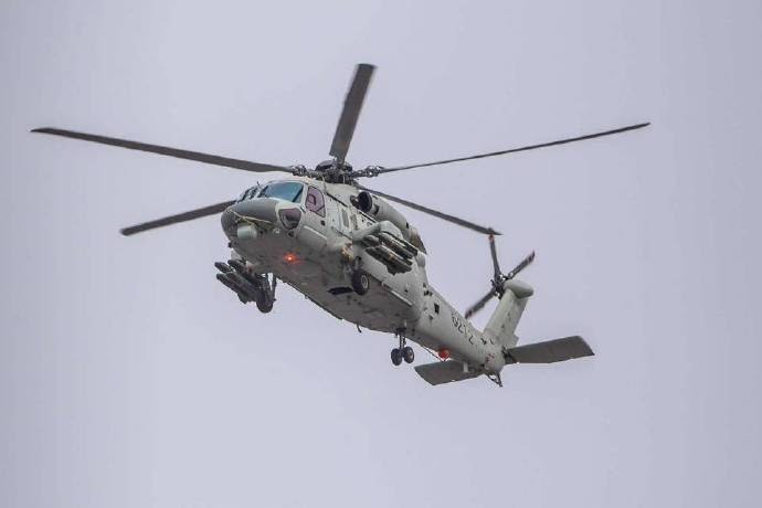 China Defense Blog: Z-20 Marine Assault Variant with 2x4 ATGM