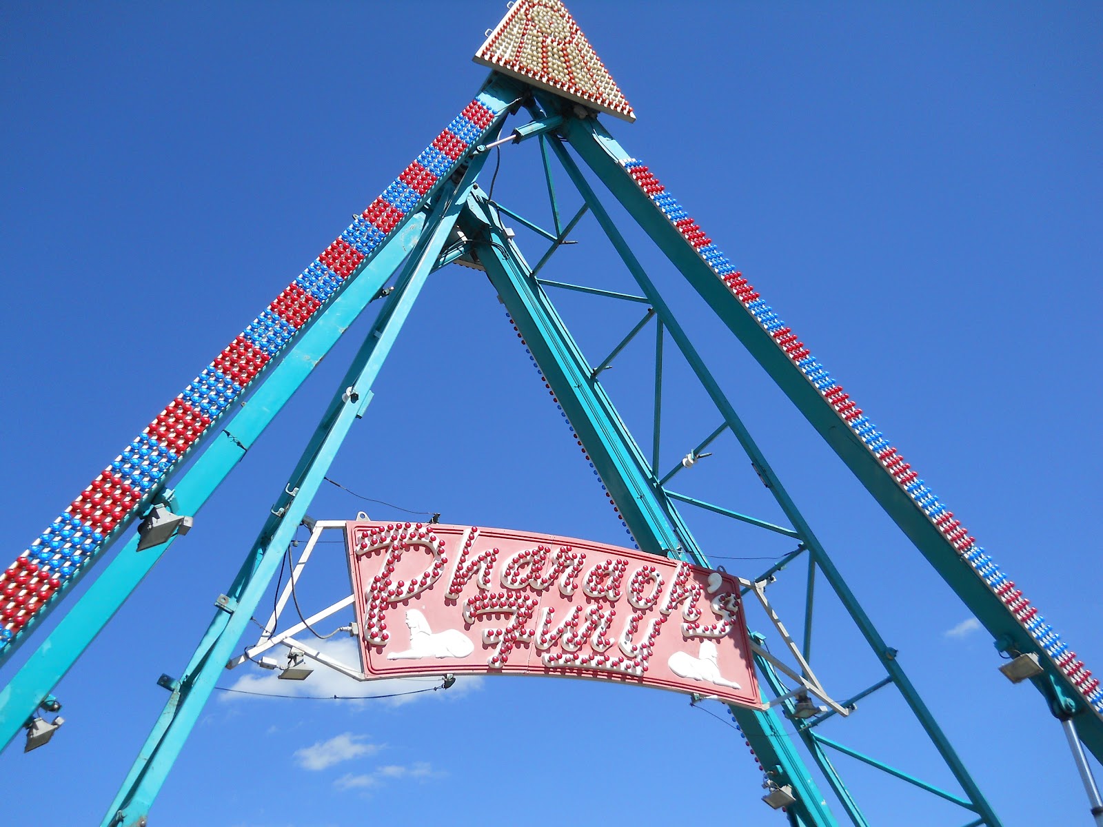 Oddball Observations : CARNIVAL SET-UP