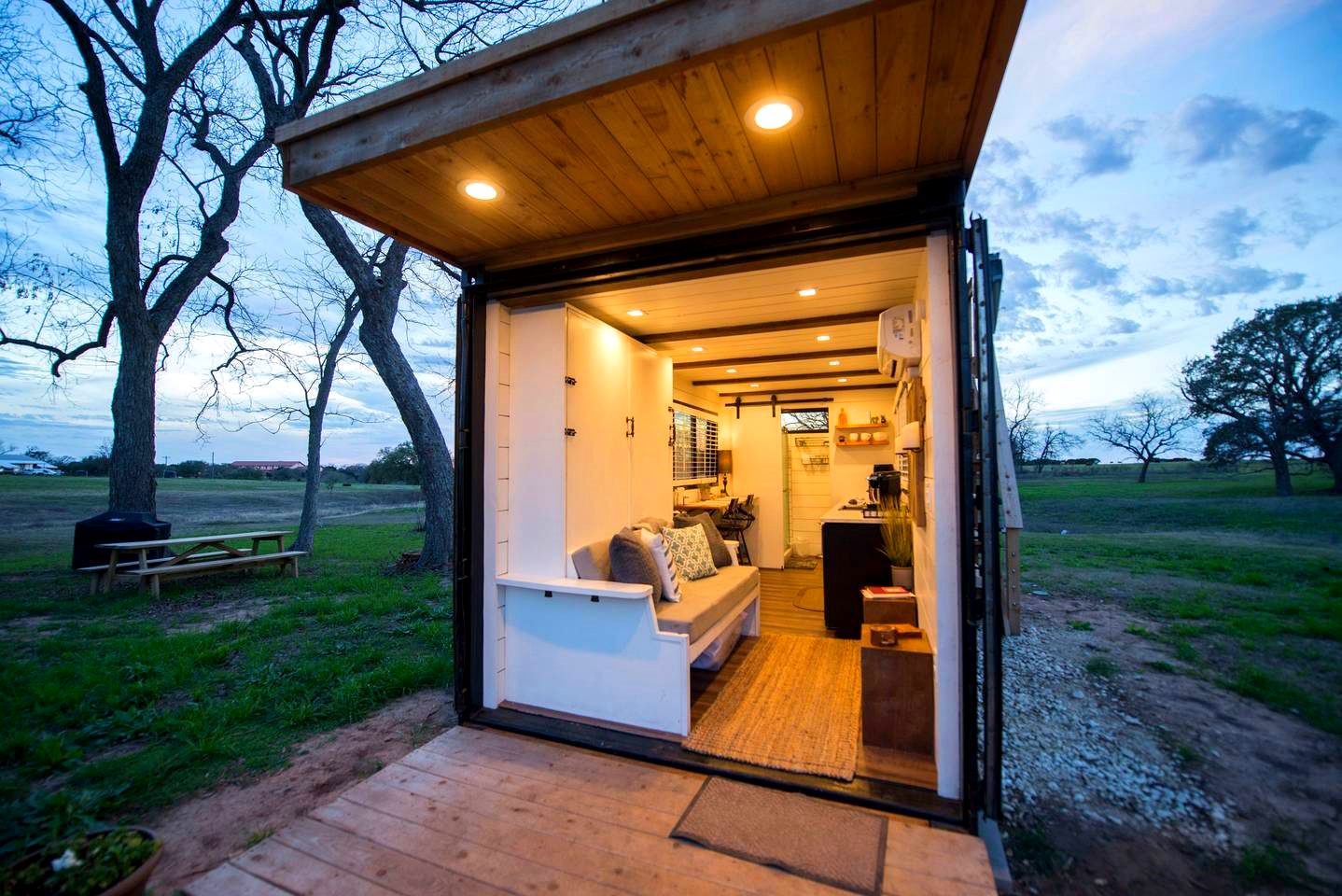 Shipping Container Homes & Buildings: Small and Cozy Shipping Container ...