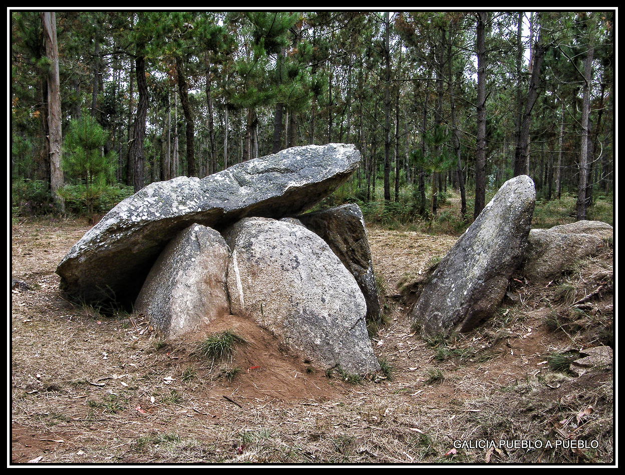 GALICIA PUEBLO A PUEBLO: DOLMEN PEDRA DA ARCA, MALPICA