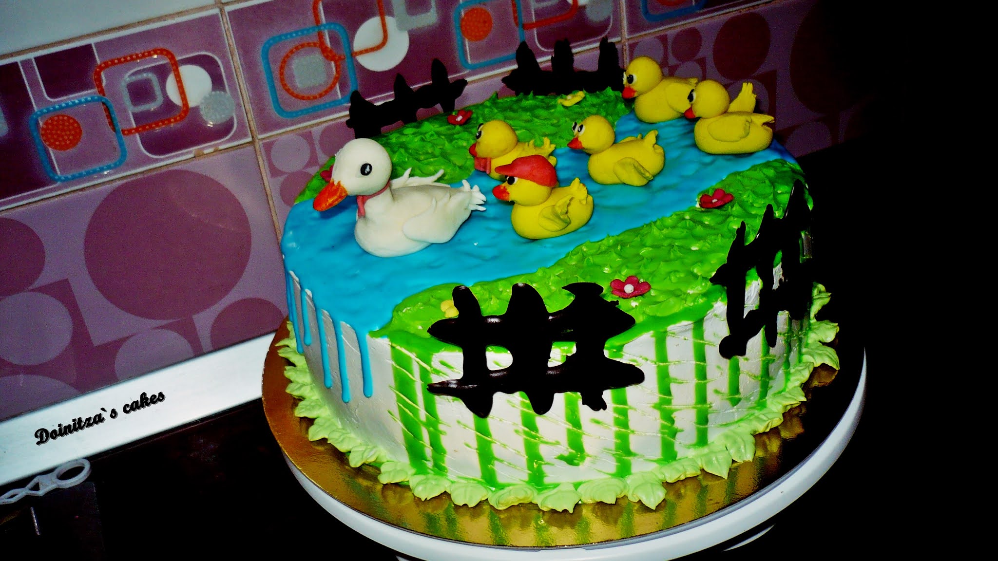 Tort Cinci bobocei de rata au plecat Pe lac , la joaca , la scaldat ...