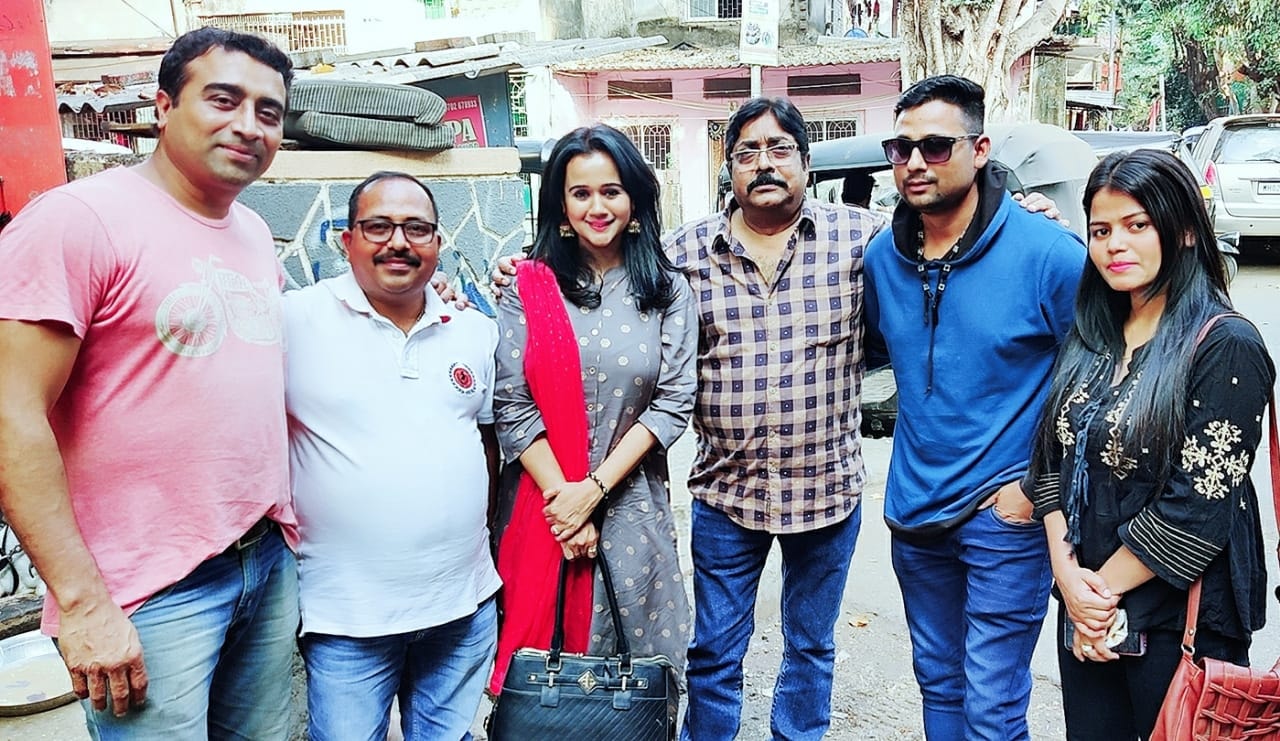 Ajnabi Bhojpuri Movie Star casts, News, Wallpapers, Songs & Videos ...