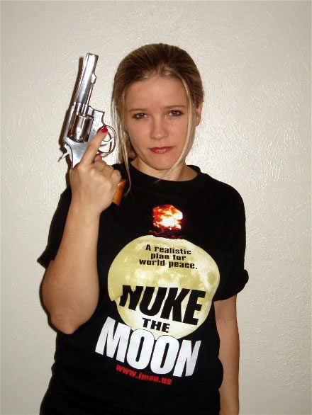 Chicks Who Love Guns