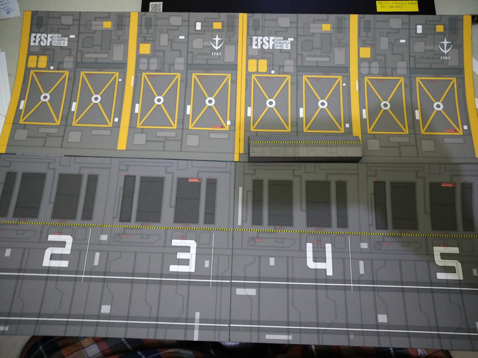 paperhobby: GUNDAM HANGAR 1:144 SCALE PAPERMODEL