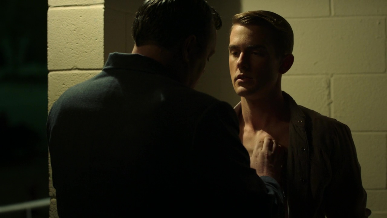 ausCAPS: Erik Altemus shirtless in Penny Dreadful: City Of Angels 1-03 ...