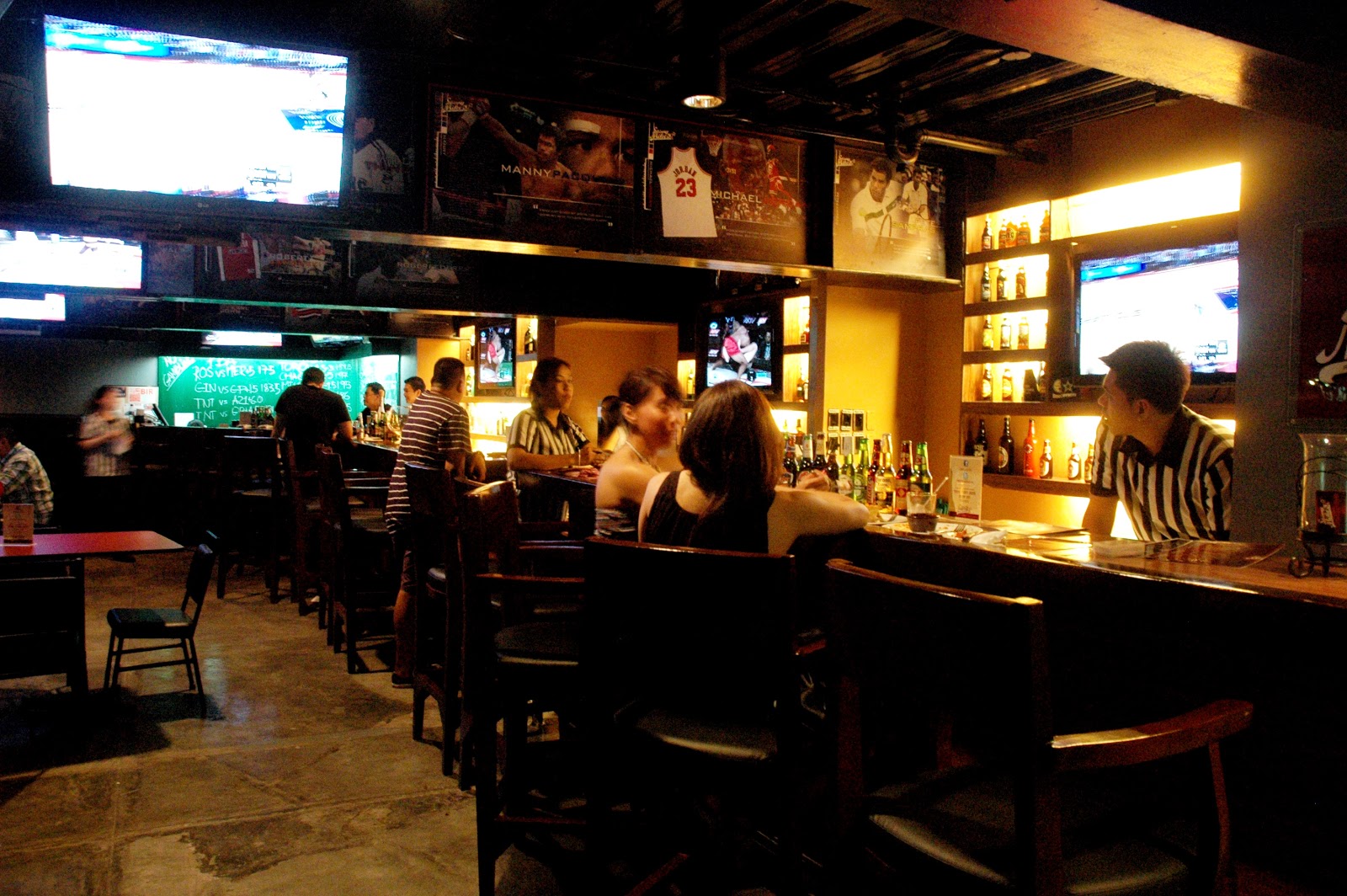 DUDE FOR FOOD: A Cool Fast Break at Skinny Mike's