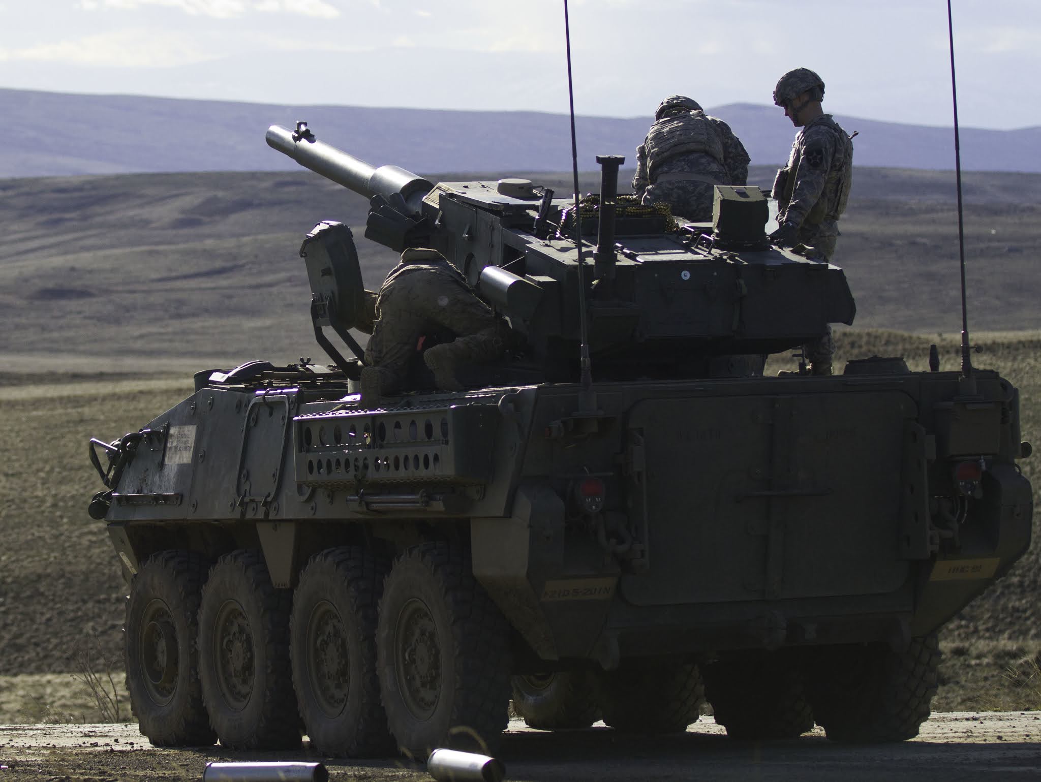 AAG_th บันทึกประจำวัน: กองทัพบกสหรัฐฯจะเลิกใช้ยานเกราะล้อยางติดปืนใหญ่ ...