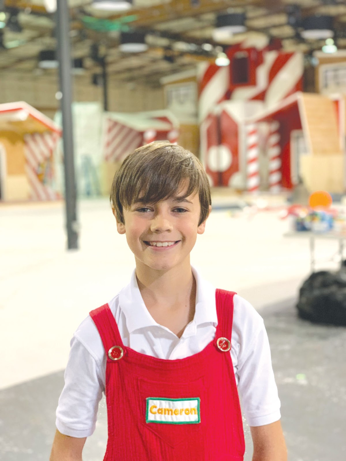 NickALive!: Santa Claus Crowns the Winner of Nickelodeon's 'Top Elf'