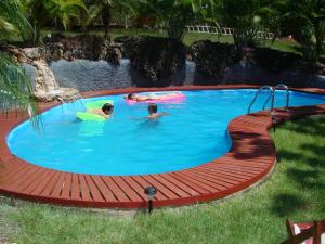 5 Ways to Bring Color to Your Pool | swimming pool design