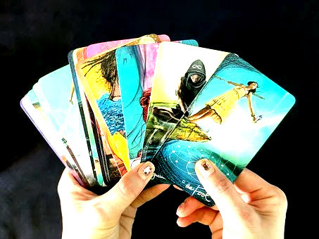 How to Shuffle, Cut and Draw the Tarot Deck | Tarot Decks and ...