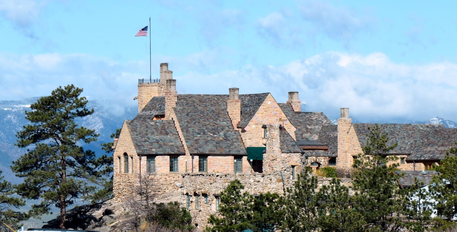 Mille Fiori Favoriti: Cherokee Ranch and Castle