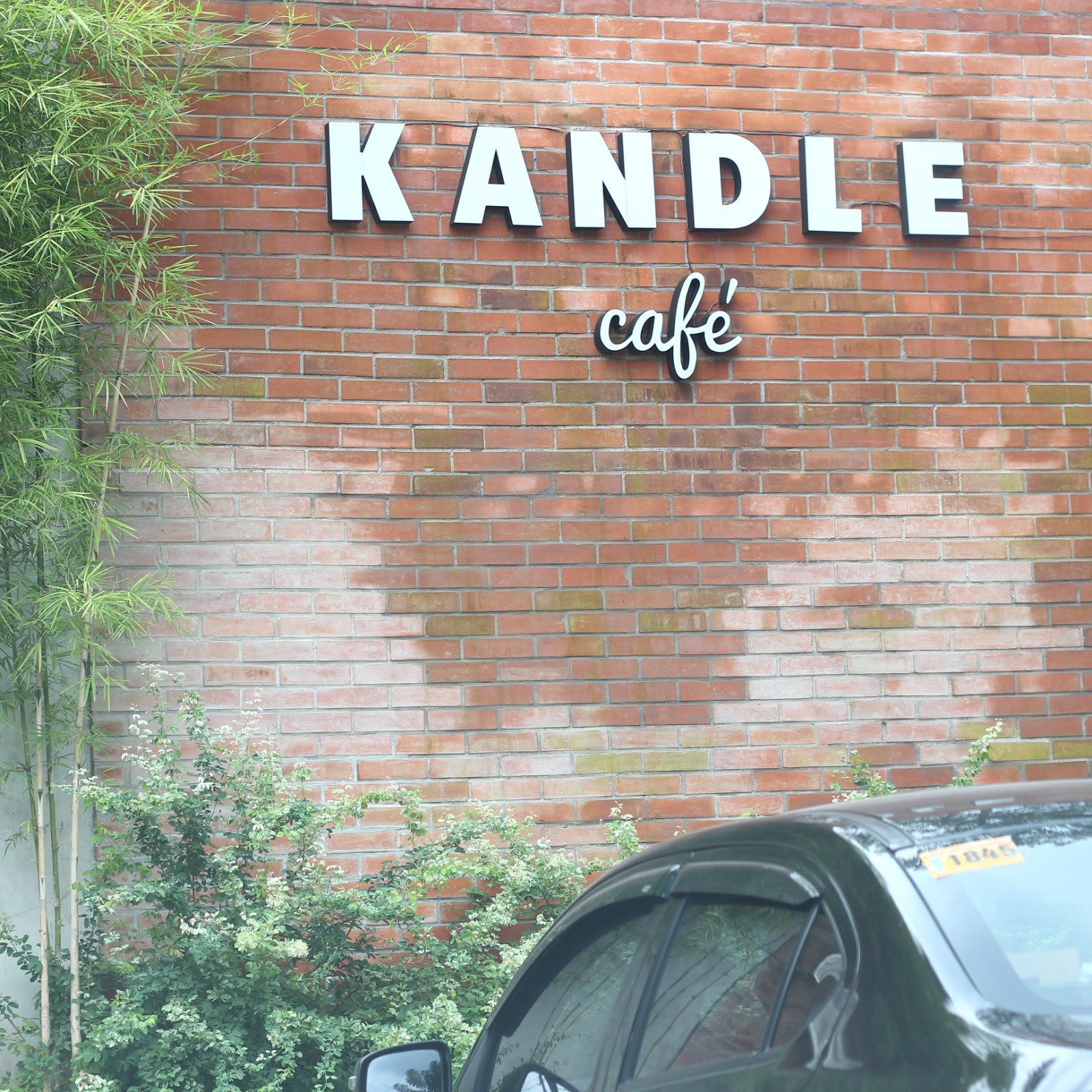 Light Up Your Day: Kandle Cafe - Gastronomida